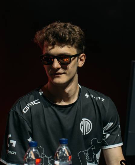 TSM Verhulst reveals which Apex Legends pros are trialling to replace ...