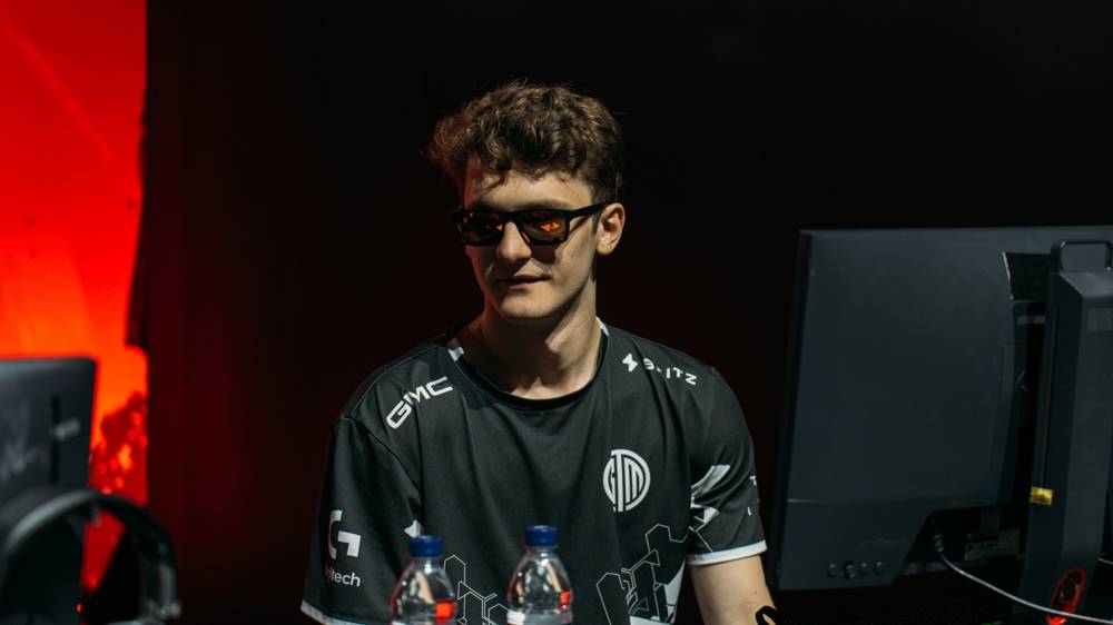 TSM Verhulst reveals which Apex Legends pros are trialling to replace ...